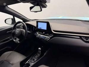 Pelēks Toyota C-HR 2022 Panevēža, ar dzinēja tilpumu 1.80 L un nobraukumu 85 tūkst. km par 23790 €, foto 18 vietnē AUTOMOTO.COM.LV
