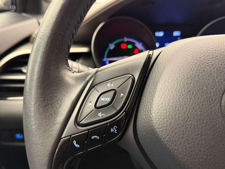 Pelēks Toyota C-HR 2022 Panevēža, ar dzinēja tilpumu 1.80 L un nobraukumu 85 tūkst. km par 23790 €, foto 21 vietnē AUTOMOTO.COM.LV