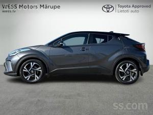 Серый Тойота C-HR 2022 в Рига, объемом двигателя 1.80 л и пробегом 62 тыс. км за 22990 €, фото 4 на AUTOMOTO.COM.LV