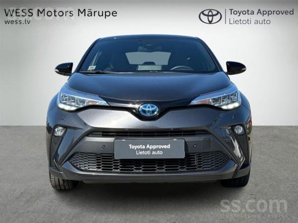 Grey Toyota C-HR 2022 in Riga, with an engine capacity of 1.80 L and mileage of 62 thousand km for 22990 €, photo 5 on AUTOMOTO.COM.LV