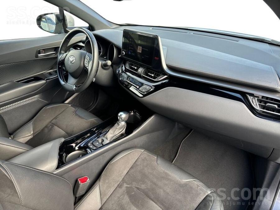 Серый Тойота C-HR 2022 в Рига, объемом двигателя 1.80 л и пробегом 62 тыс. км за 22990 €, фото 7 на AUTOMOTO.COM.LV
