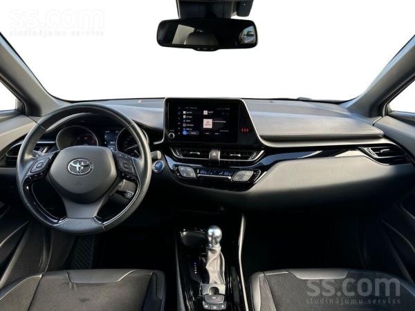 Grey Toyota C-HR 2022 in Riga, with an engine capacity of 1.80 L and mileage of 62 thousand km for 22990 €, photo 8 on AUTOMOTO.COM.LV