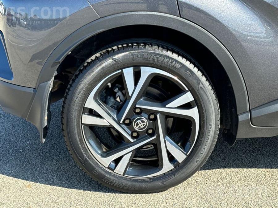 Серый Тойота C-HR 2022 в Рига, объемом двигателя 1.80 л и пробегом 62 тыс. км за 22990 €, фото 15 на AUTOMOTO.COM.LV