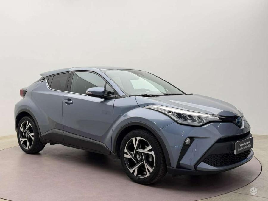 Серый Тойота C-HR 2022 в Паневежис, объемом двигателя 1.80 л и пробегом 98 тыс. км за 21990 €, фото 4 на AUTOMOTO.COM.LV