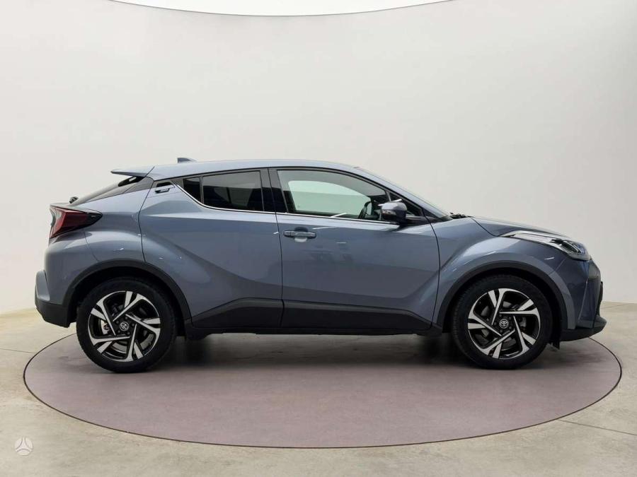 Серый Тойота C-HR 2022 в Паневежис, объемом двигателя 1.80 л и пробегом 98 тыс. км за 21990 €, фото 5 на AUTOMOTO.COM.LV