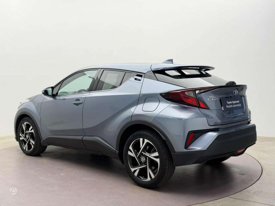 Серый Тойота C-HR 2022 в Паневежис, объемом двигателя 1.80 л и пробегом 98 тыс. км за 21990 €, фото 7 на AUTOMOTO.COM.LV