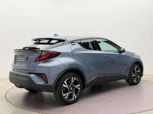 Серый Тойота C-HR 2022 в Паневежис, объемом двигателя 1.80 л и пробегом 98 тыс. км за 21990 €, фото 9 на AUTOMOTO.COM.LV