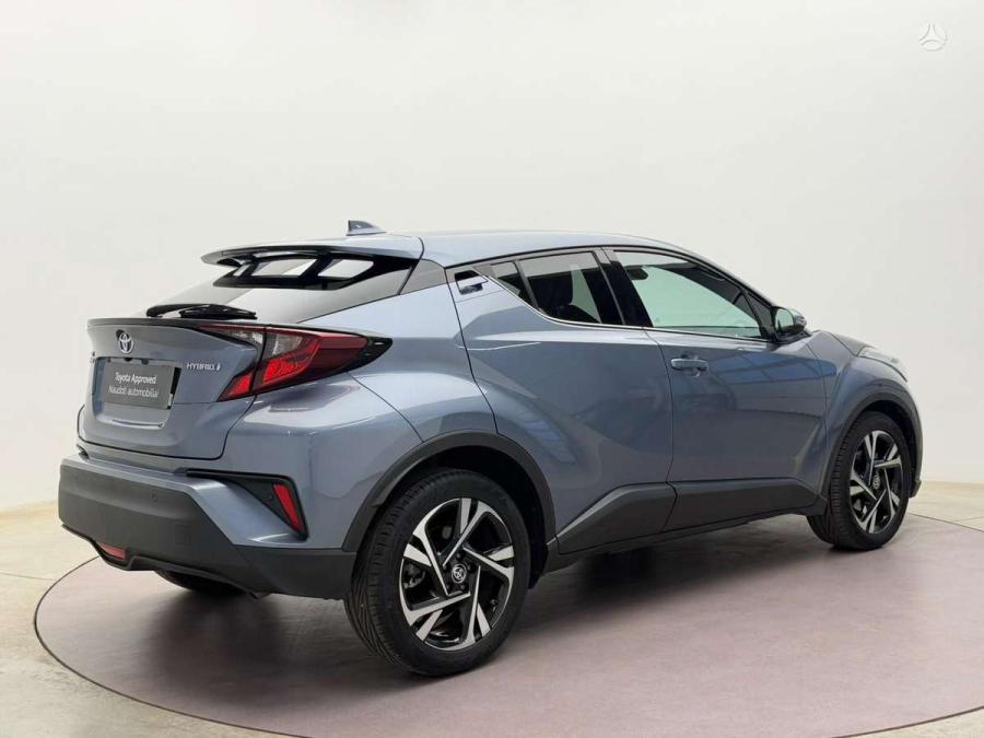 Серый Тойота C-HR 2022 в Паневежис, объемом двигателя 1.80 л и пробегом 98 тыс. км за 21990 €, фото 9 на AUTOMOTO.COM.LV