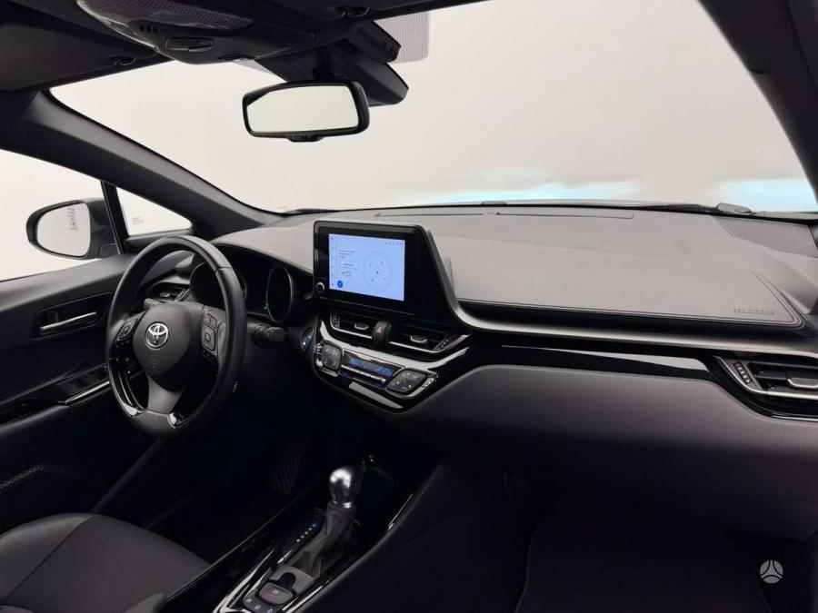 Серый Тойота C-HR 2022 в Паневежис, объемом двигателя 1.80 л и пробегом 98 тыс. км за 21990 €, фото 18 на AUTOMOTO.COM.LV