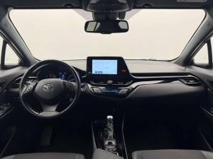 Серый Тойота C-HR 2022 в Паневежис, объемом двигателя 1.80 л и пробегом 98 тыс. км за 21990 €, фото 19 на AUTOMOTO.COM.LV