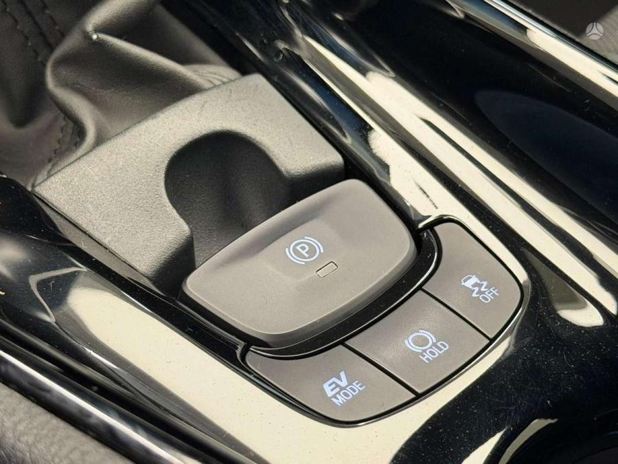Серый Тойота C-HR 2022 в Паневежис, объемом двигателя 1.80 л и пробегом 98 тыс. км за 21990 €, фото 34 на AUTOMOTO.COM.LV