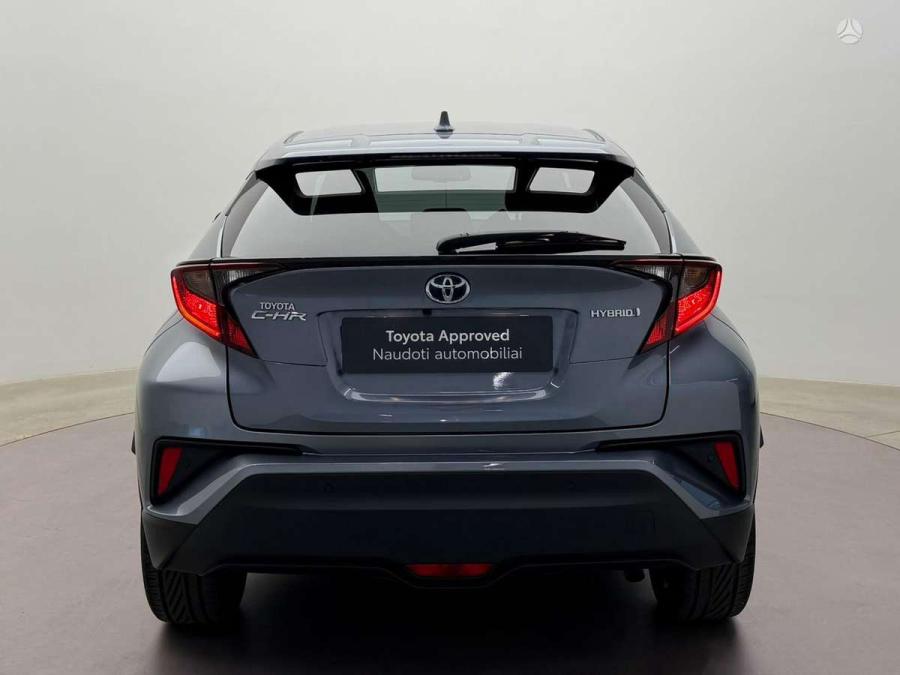 Серый Тойота C-HR 2022 в Паневежис, объемом двигателя 1.80 л и пробегом 98 тыс. км за 21990 €, фото 38 на AUTOMOTO.COM.LV