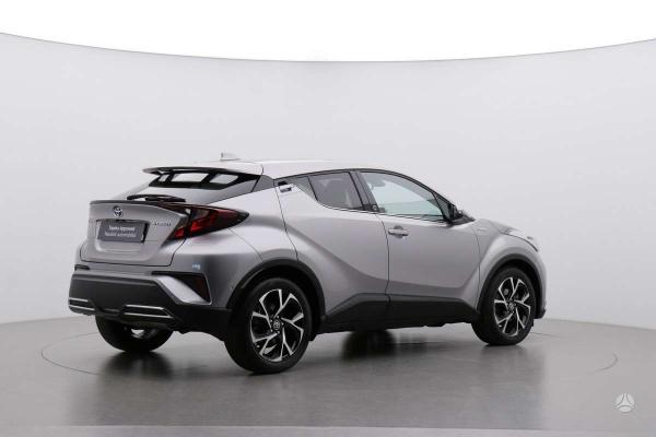 Серый Тойота C-HR 2022 в Вильнюс, объемом двигателя 1.99 л и пробегом 30 тыс. км за 25500 €, фото 3 на AUTOMOTO.COM.LV