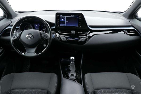 Серый Тойота C-HR 2022 в Вильнюс, объемом двигателя 1.99 л и пробегом 30 тыс. км за 25500 €, фото 7 на AUTOMOTO.COM.LV