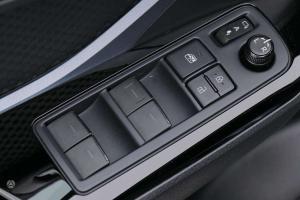Pelēks Toyota C-HR 2022 Viļņa, ar dzinēja tilpumu 1.80 L un nobraukumu 33 tūkst. km par 25500 €, foto 25 vietnē AUTOMOTO.COM.LV