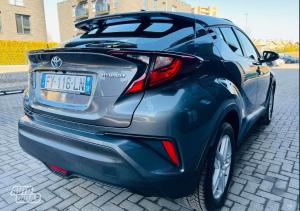 Pelēks Toyota C-HR 2022 Kauņa, ar dzinēja tilpumu 1.80 L un nobraukumu 95 tūkst. km par 18990 €, foto 3 vietnē AUTOMOTO.COM.LV