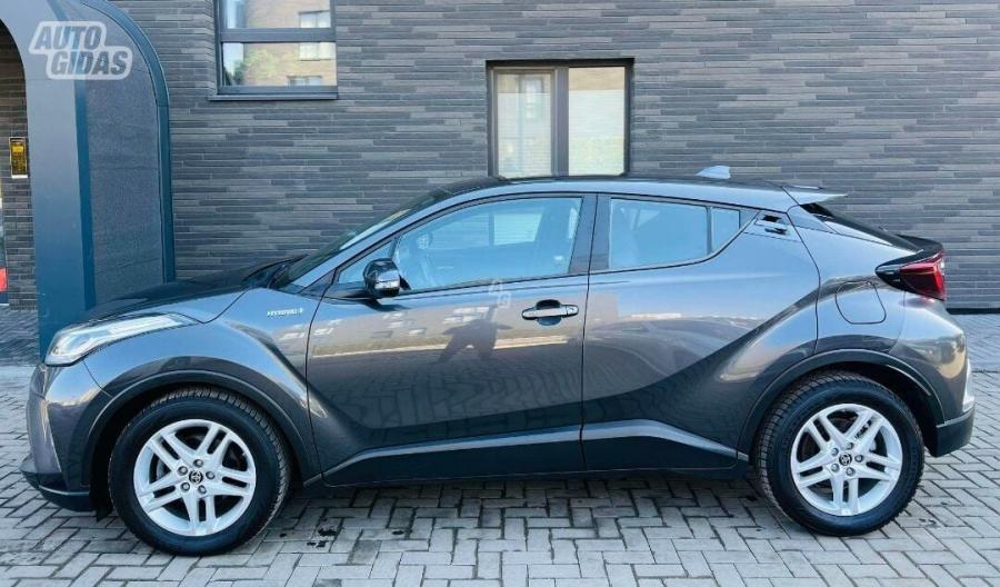 Pelēks Toyota C-HR 2022 Kauņa, ar dzinēja tilpumu 1.80 L un nobraukumu 95 tūkst. km par 18990 €, foto 4 vietnē AUTOMOTO.COM.LV