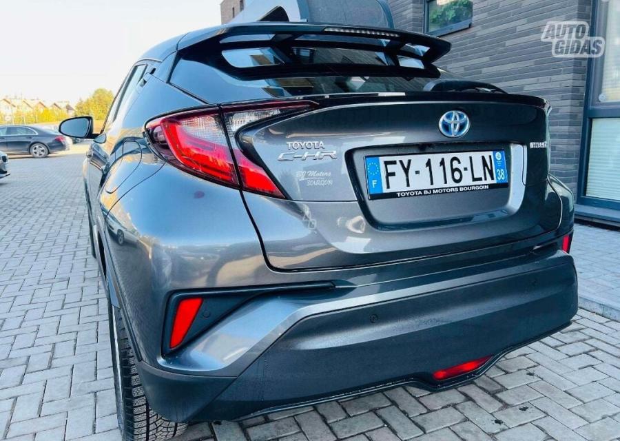 Pelēks Toyota C-HR 2022 Kauņa, ar dzinēja tilpumu 1.80 L un nobraukumu 95 tūkst. km par 18990 €, foto 5 vietnē AUTOMOTO.COM.LV