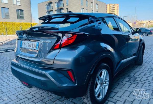 Grey Toyota C-HR 2022 in Kaunas, with an engine capacity of 1.80 L and mileage of 95 thousand km for 18990 €, photo 7 on AUTOMOTO.COM.LV