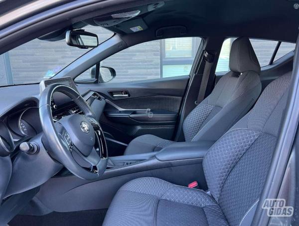 Grey Toyota C-HR 2022 in Kaunas, with an engine capacity of 1.80 L and mileage of 95 thousand km for 18990 €, photo 10 on AUTOMOTO.COM.LV