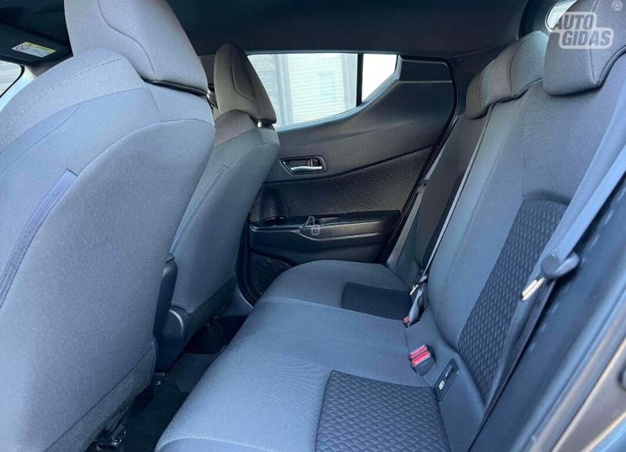 Pelēks Toyota C-HR 2022 Kauņa, ar dzinēja tilpumu 1.80 L un nobraukumu 95 tūkst. km par 18990 €, foto 11 vietnē AUTOMOTO.COM.LV