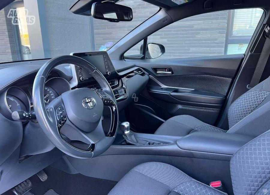 Pelēks Toyota C-HR 2022 Kauņa, ar dzinēja tilpumu 1.80 L un nobraukumu 95 tūkst. km par 18990 €, foto 13 vietnē AUTOMOTO.COM.LV