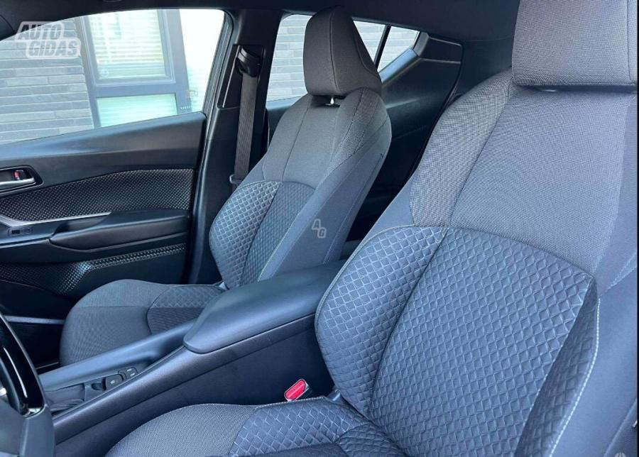 Pelēks Toyota C-HR 2022 Kauņa, ar dzinēja tilpumu 1.80 L un nobraukumu 95 tūkst. km par 18990 €, foto 14 vietnē AUTOMOTO.COM.LV
