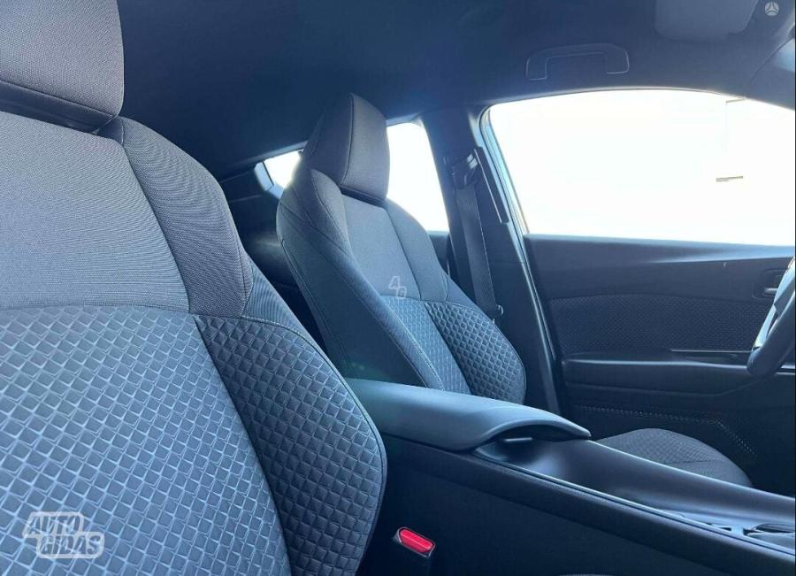 Pelēks Toyota C-HR 2022 Kauņa, ar dzinēja tilpumu 1.80 L un nobraukumu 95 tūkst. km par 18990 €, foto 17 vietnē AUTOMOTO.COM.LV