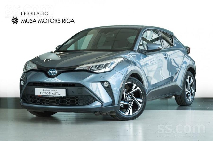 Pelēks Toyota C-HR 2022 Rīga, ar dzinēja tilpumu 1.80 L un nobraukumu 57 tūkst. km par 23900 €, foto 2 vietnē AUTOMOTO.COM.LV