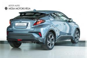 Pelēks Toyota C-HR 2022 Rīga, ar dzinēja tilpumu 1.80 L un nobraukumu 57 tūkst. km par 23900 €, foto 3 vietnē AUTOMOTO.COM.LV