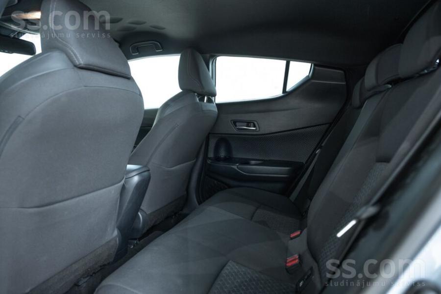 Pelēks Toyota C-HR 2022 Rīga, ar dzinēja tilpumu 1.80 L un nobraukumu 57 tūkst. km par 23900 €, foto 7 vietnē AUTOMOTO.COM.LV