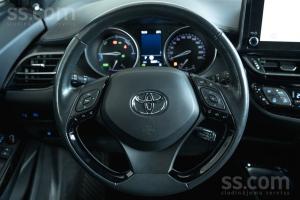 Pelēks Toyota C-HR 2022 Rīga, ar dzinēja tilpumu 1.80 L un nobraukumu 57 tūkst. km par 23900 €, foto 12 vietnē AUTOMOTO.COM.LV