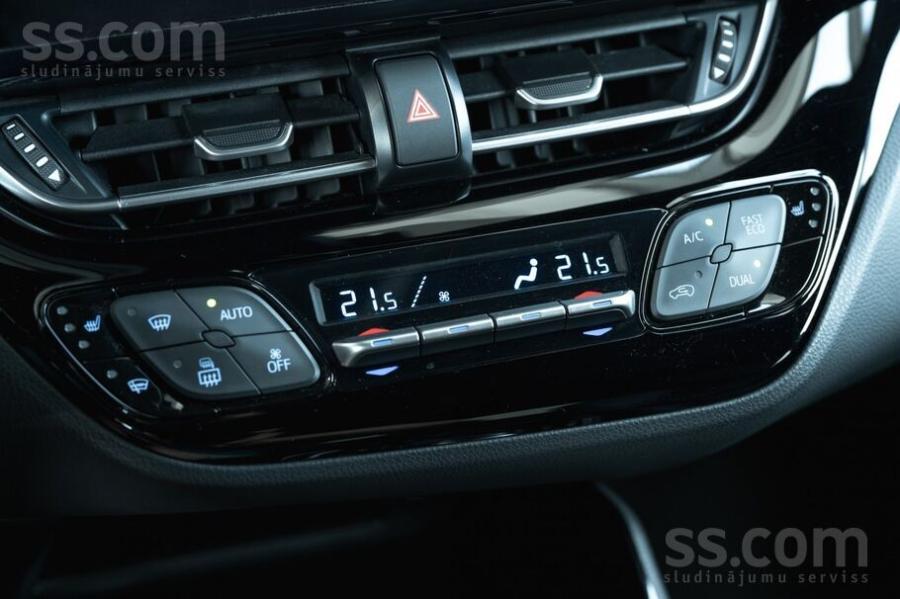 Pelēks Toyota C-HR 2022 Rīga, ar dzinēja tilpumu 1.80 L un nobraukumu 57 tūkst. km par 23900 €, foto 14 vietnē AUTOMOTO.COM.LV