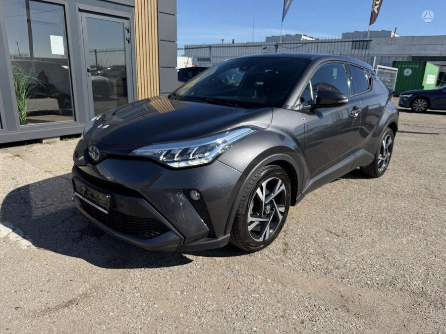 Серый Тойота C-HR 2022 в Паневежис, объемом двигателя 1.80 л и пробегом 99 тыс. км за 19900 €, фото 1 на AUTOMOTO.COM.LV