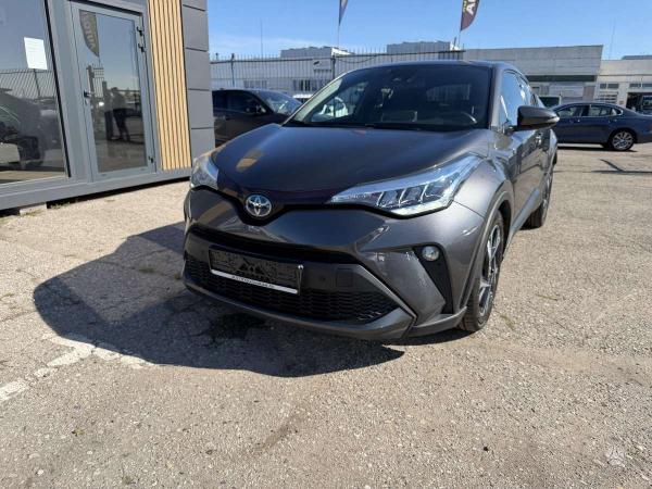 Pelēks Toyota C-HR 2022 Panevēža, ar dzinēja tilpumu 1.80 L un nobraukumu 99 tūkst. km par 19900 €, foto 2 vietnē AUTOMOTO.COM.LV