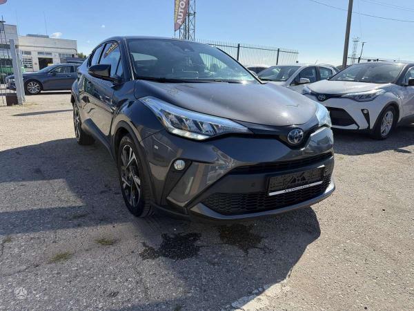 Pelēks Toyota C-HR 2022 Panevēža, ar dzinēja tilpumu 1.80 L un nobraukumu 99 tūkst. km par 19900 €, foto 3 vietnē AUTOMOTO.COM.LV