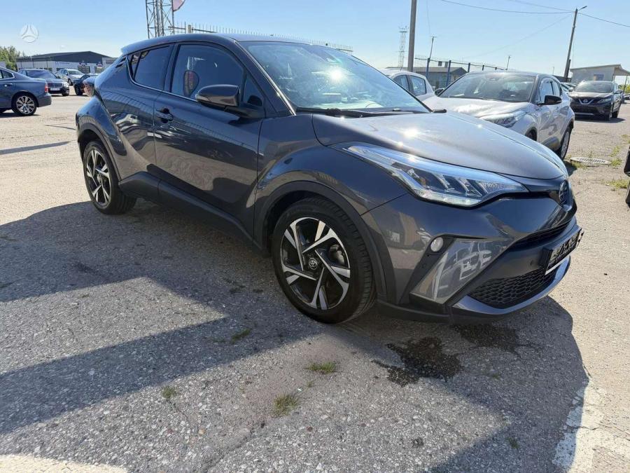 Серый Тойота C-HR 2022 в Паневежис, объемом двигателя 1.80 л и пробегом 99 тыс. км за 19900 €, фото 5 на AUTOMOTO.COM.LV