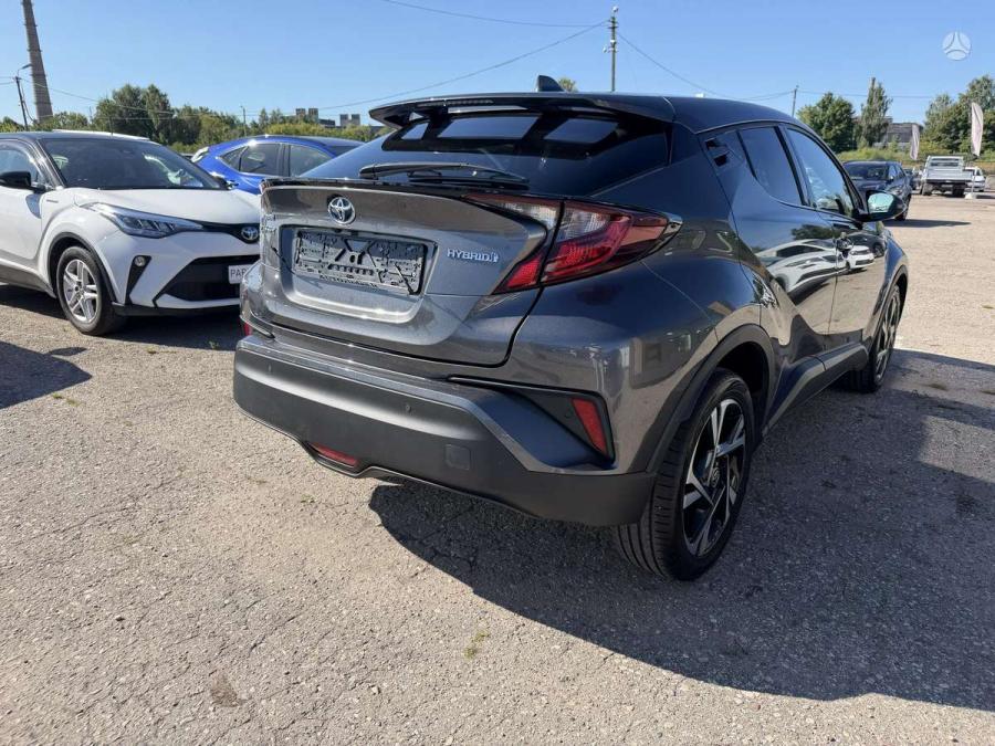 Серый Тойота C-HR 2022 в Паневежис, объемом двигателя 1.80 л и пробегом 99 тыс. км за 19900 €, фото 7 на AUTOMOTO.COM.LV