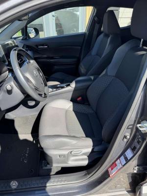 Серый Тойота C-HR 2022 в Паневежис, объемом двигателя 1.80 л и пробегом 99 тыс. км за 19900 €, фото 10 на AUTOMOTO.COM.LV