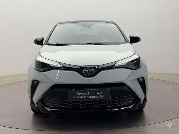 Серый Тойота C-HR 2022 в Паневежис, объемом двигателя 1.80 л и пробегом 90 тыс. км за 24990 €, фото 2 на AUTOMOTO.COM.LV