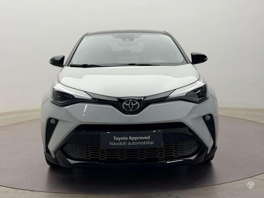 Pelēks Toyota C-HR 2022 Panevēža, ar dzinēja tilpumu 1.80 L un nobraukumu 90 tūkst. km par 24990 €, foto 3 vietnē AUTOMOTO.COM.LV