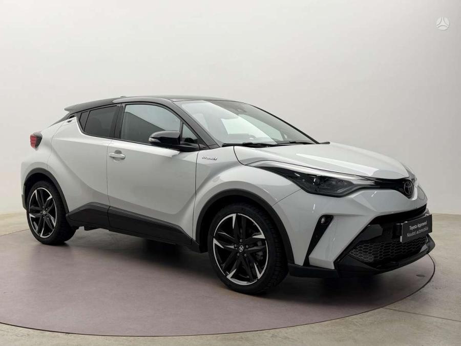 Pelēks Toyota C-HR 2022 Panevēža, ar dzinēja tilpumu 1.80 L un nobraukumu 90 tūkst. km par 24990 €, foto 4 vietnē AUTOMOTO.COM.LV