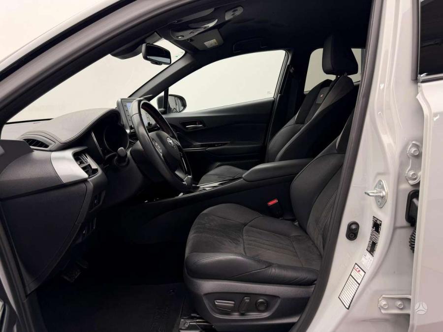 Pelēks Toyota C-HR 2022 Panevēža, ar dzinēja tilpumu 1.80 L un nobraukumu 90 tūkst. km par 24990 €, foto 10 vietnē AUTOMOTO.COM.LV