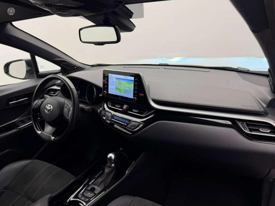 Pelēks Toyota C-HR 2022 Panevēža, ar dzinēja tilpumu 1.80 L un nobraukumu 90 tūkst. km par 24990 €, foto 18 vietnē AUTOMOTO.COM.LV