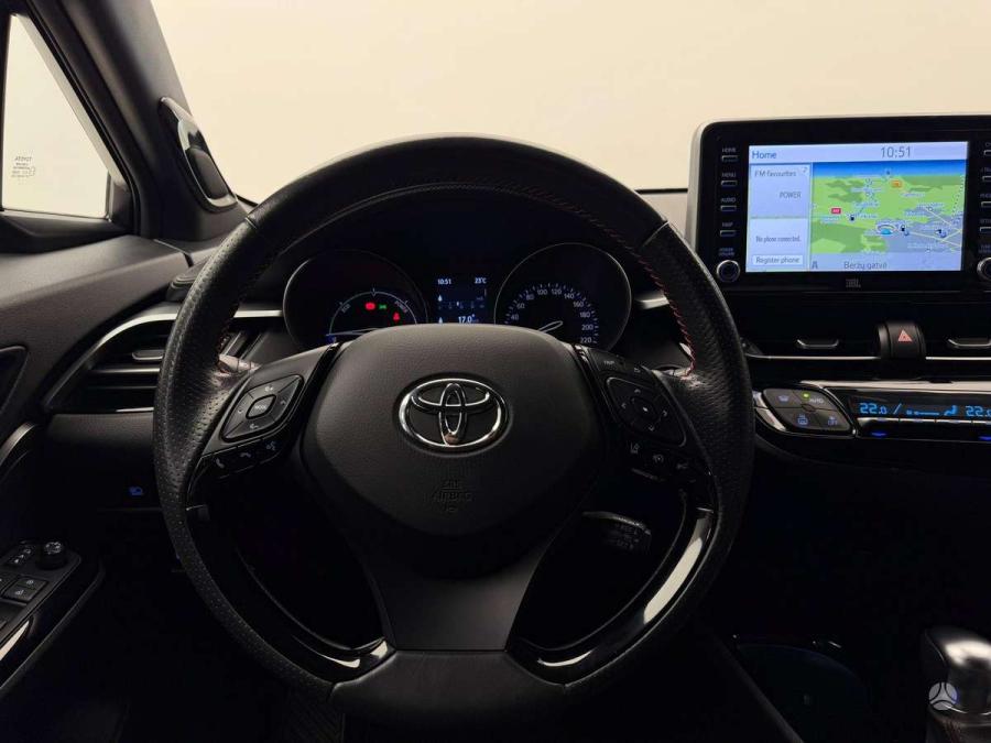 Pelēks Toyota C-HR 2022 Panevēža, ar dzinēja tilpumu 1.80 L un nobraukumu 90 tūkst. km par 24990 €, foto 20 vietnē AUTOMOTO.COM.LV