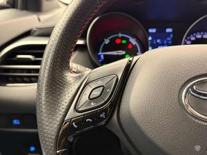 Pelēks Toyota C-HR 2022 Panevēža, ar dzinēja tilpumu 1.80 L un nobraukumu 90 tūkst. km par 24990 €, foto 21 vietnē AUTOMOTO.COM.LV