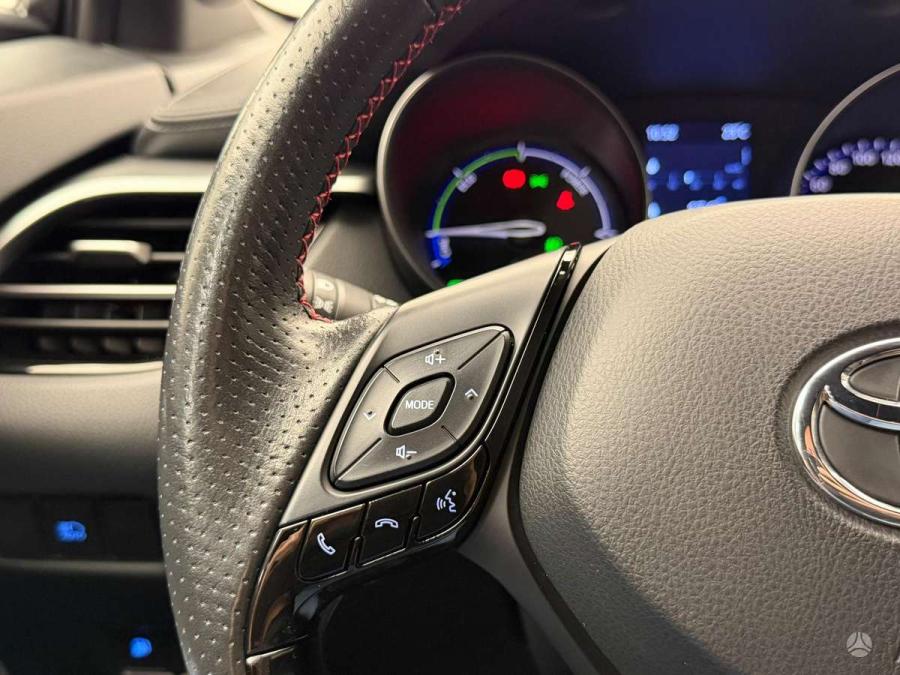 Pelēks Toyota C-HR 2022 Panevēža, ar dzinēja tilpumu 1.80 L un nobraukumu 90 tūkst. km par 24990 €, foto 21 vietnē AUTOMOTO.COM.LV