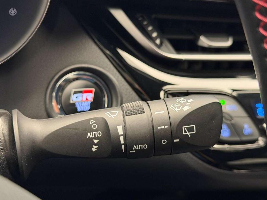 Pelēks Toyota C-HR 2022 Panevēža, ar dzinēja tilpumu 1.80 L un nobraukumu 90 tūkst. km par 24990 €, foto 25 vietnē AUTOMOTO.COM.LV