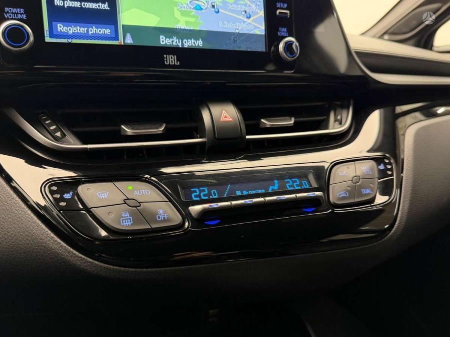 Pelēks Toyota C-HR 2022 Panevēža, ar dzinēja tilpumu 1.80 L un nobraukumu 90 tūkst. km par 24990 €, foto 33 vietnē AUTOMOTO.COM.LV