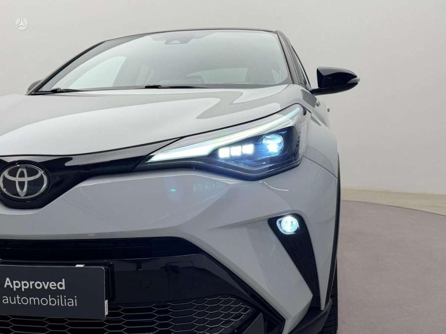Pelēks Toyota C-HR 2022 Panevēža, ar dzinēja tilpumu 1.80 L un nobraukumu 90 tūkst. km par 24990 €, foto 38 vietnē AUTOMOTO.COM.LV